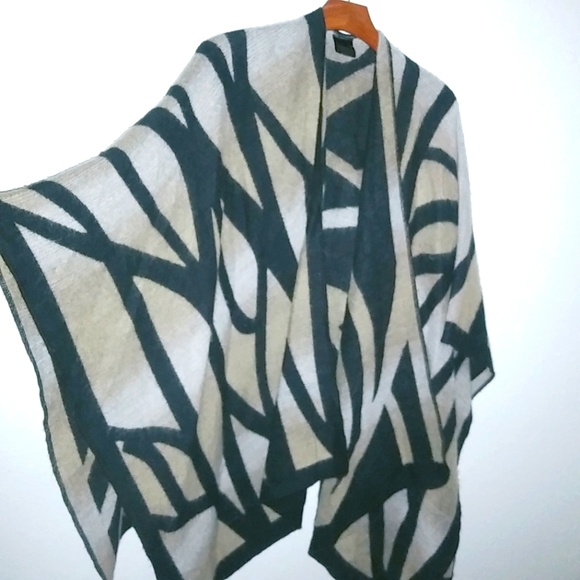 Charlie Paige | Jackets & Coats | Charlie Paige Os Design Knit Wrap ...